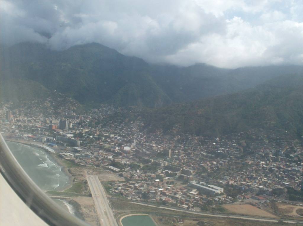 Vista Aerea de la Ciudad de La Guaria, Estado Vargas, Vzla - Venezuela Tuya